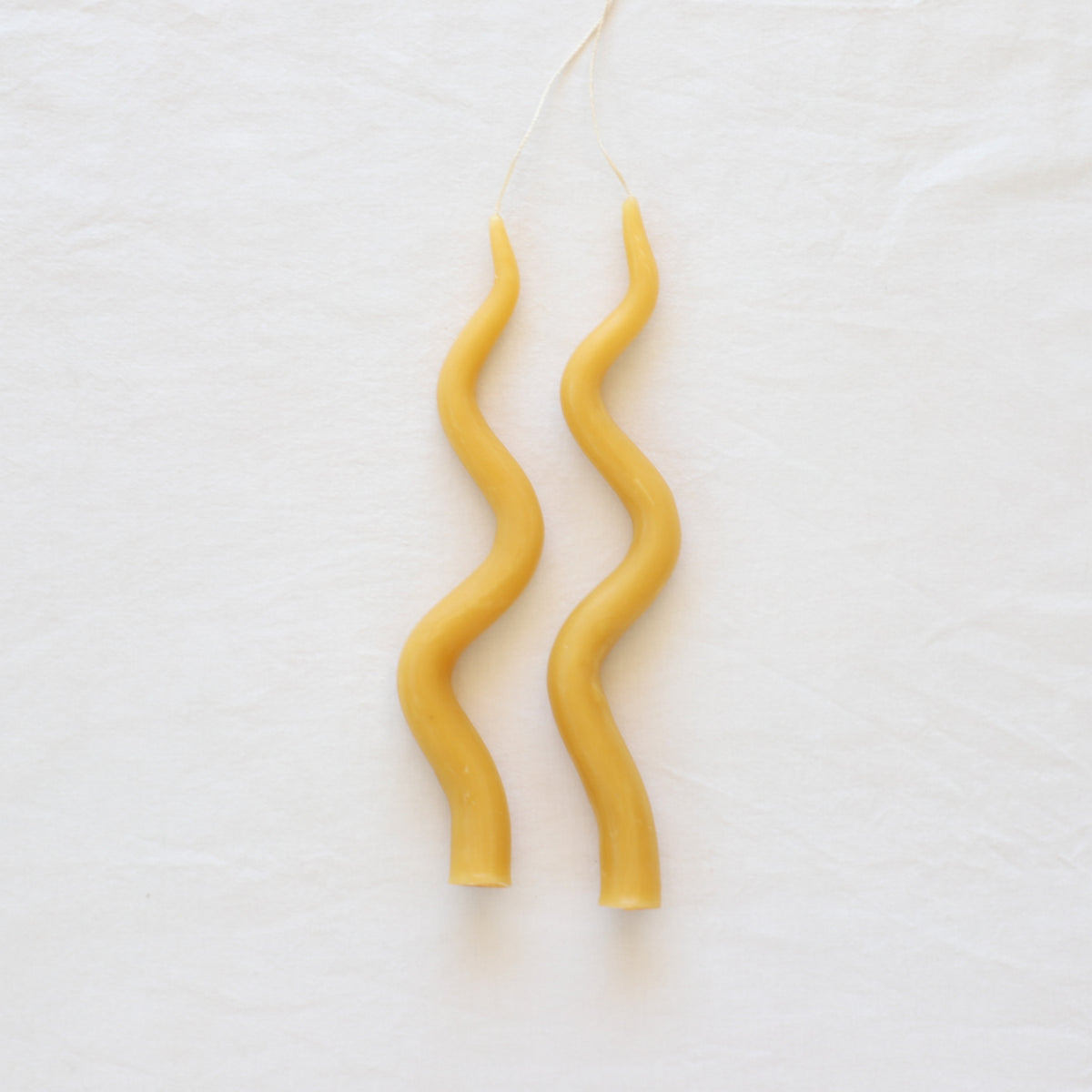 Artisanal Wavy Tapered Candles | Natural – Tierra y Mano